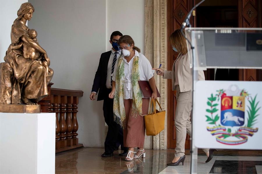 Venezuela declara persona non grata a la embajadora de la UE y ordena ...